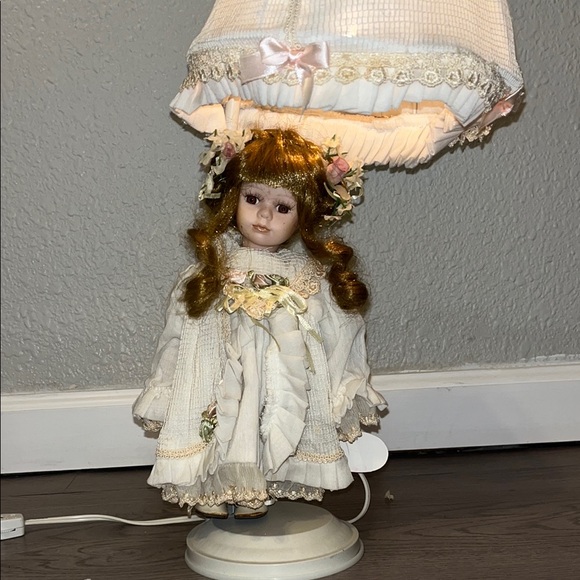 Other | Vintage Elizabeth Collection Doll Lamp With White And Lace ...